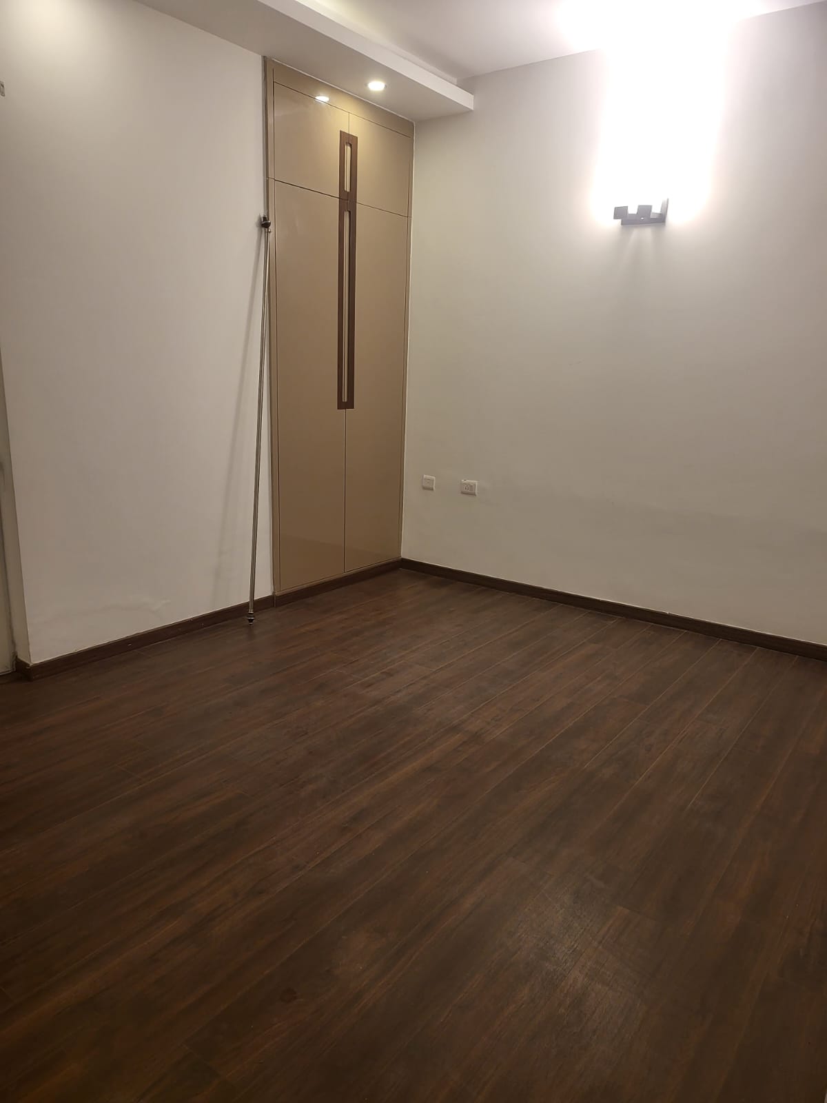 Rental 3 Bedroom 2105 Sq.Ft. Apartment in Supertech Supernova Nova Residences, Sector 94 Noida ...