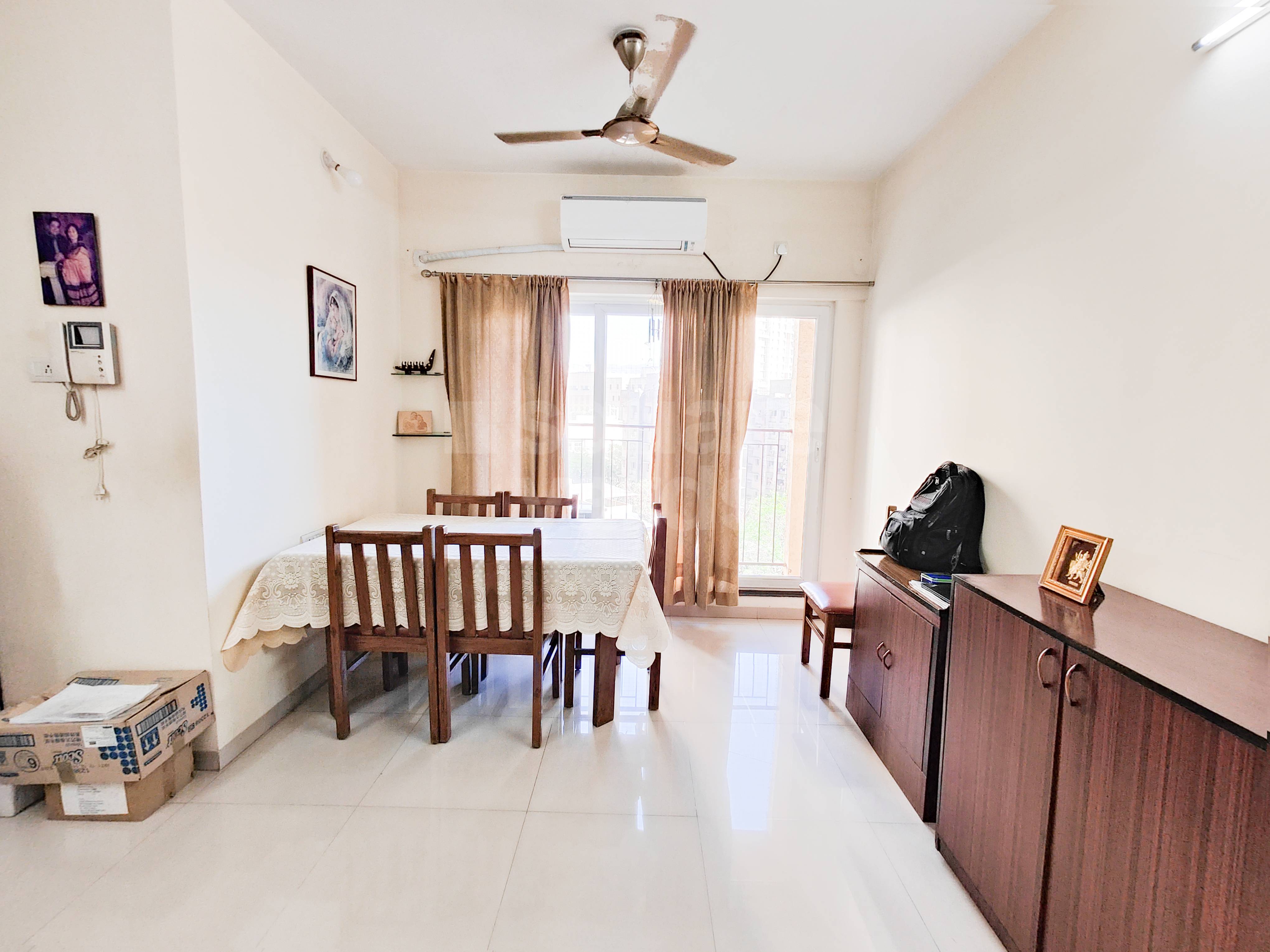Resale 2 Bedroom 700 Sq Ft Apartment In Rustomjee Urbania Acura