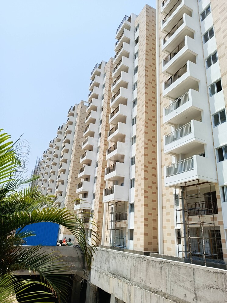 Resale 3 Bedroom 1370 Sq.Ft. Apartment in Ambience Courtyard, Manikonda ...