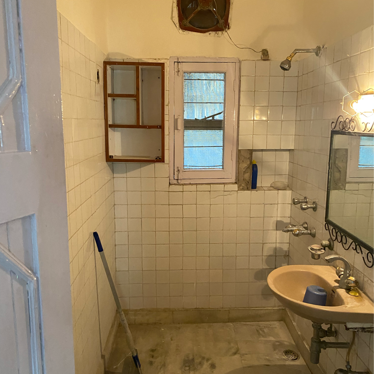 Resale 3 Bedroom 1750 Sq.Ft. Apartment in Mandakini Enclave, Kalkaji ...