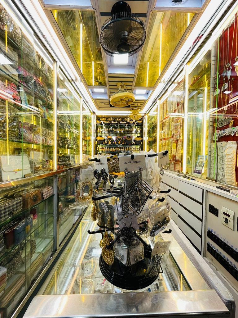 Rental Commercial Shop 150 Sq.Ft. in Goregaon West Mumbai - 5590006