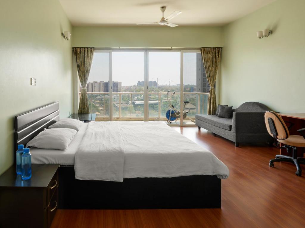 Rental 2 Bedroom 1180 Sq.Ft. Apartment in Amanora Neo Towers, Hadapsar ...