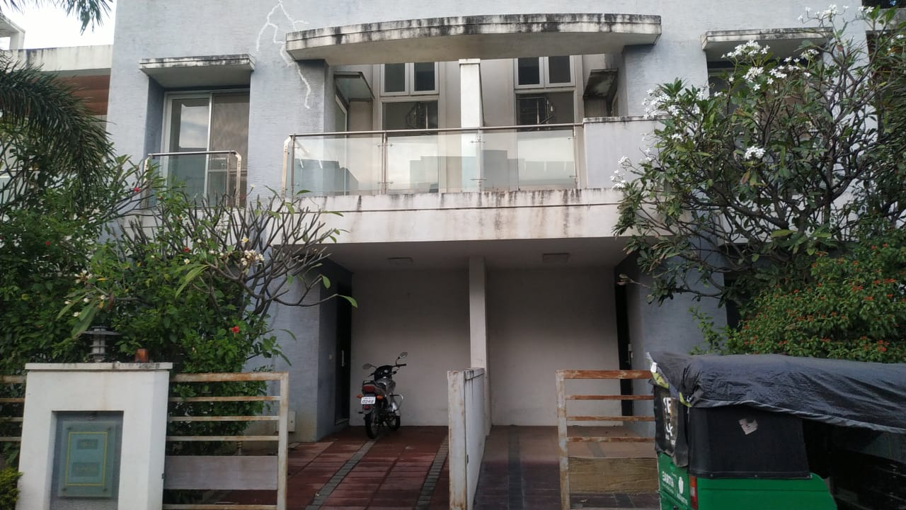 Rental 3.5 Bedroom 2550 Sq.Ft. Villa in Insignia Brooklands Row House ...