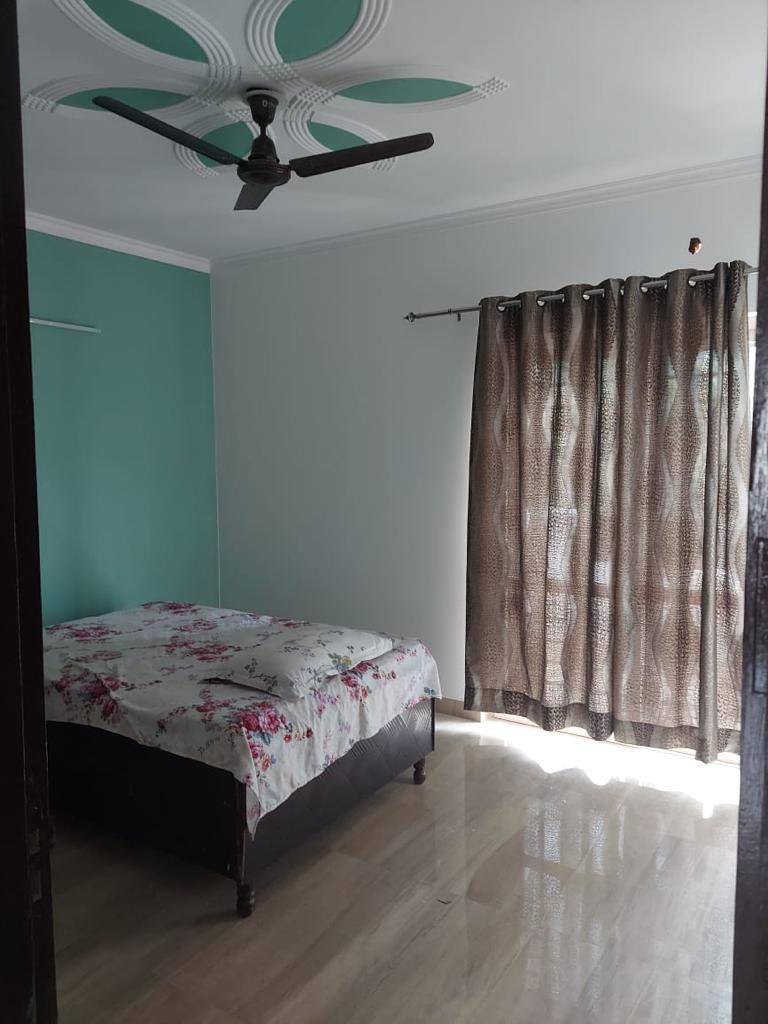 Resale 3 Bedroom 1402 Sq.Ft. Builder Floor in Bptp Park 81, Sector 81 ...