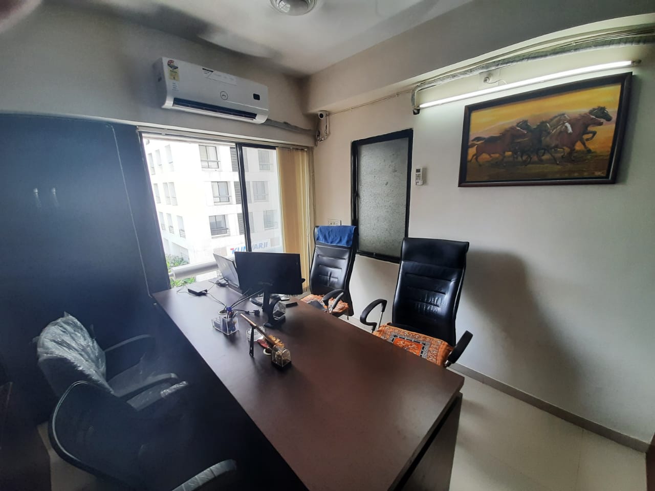 Rental Commercial Office Space 850 Sq.Ft. in Makarba Ahmedabad - 5883129