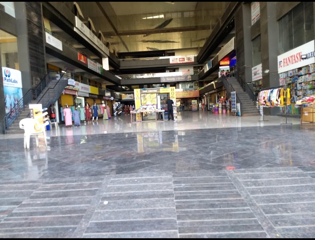 Resale Commercial Shop 455 Sq.Ft. in Vip Road Surat - 5889549