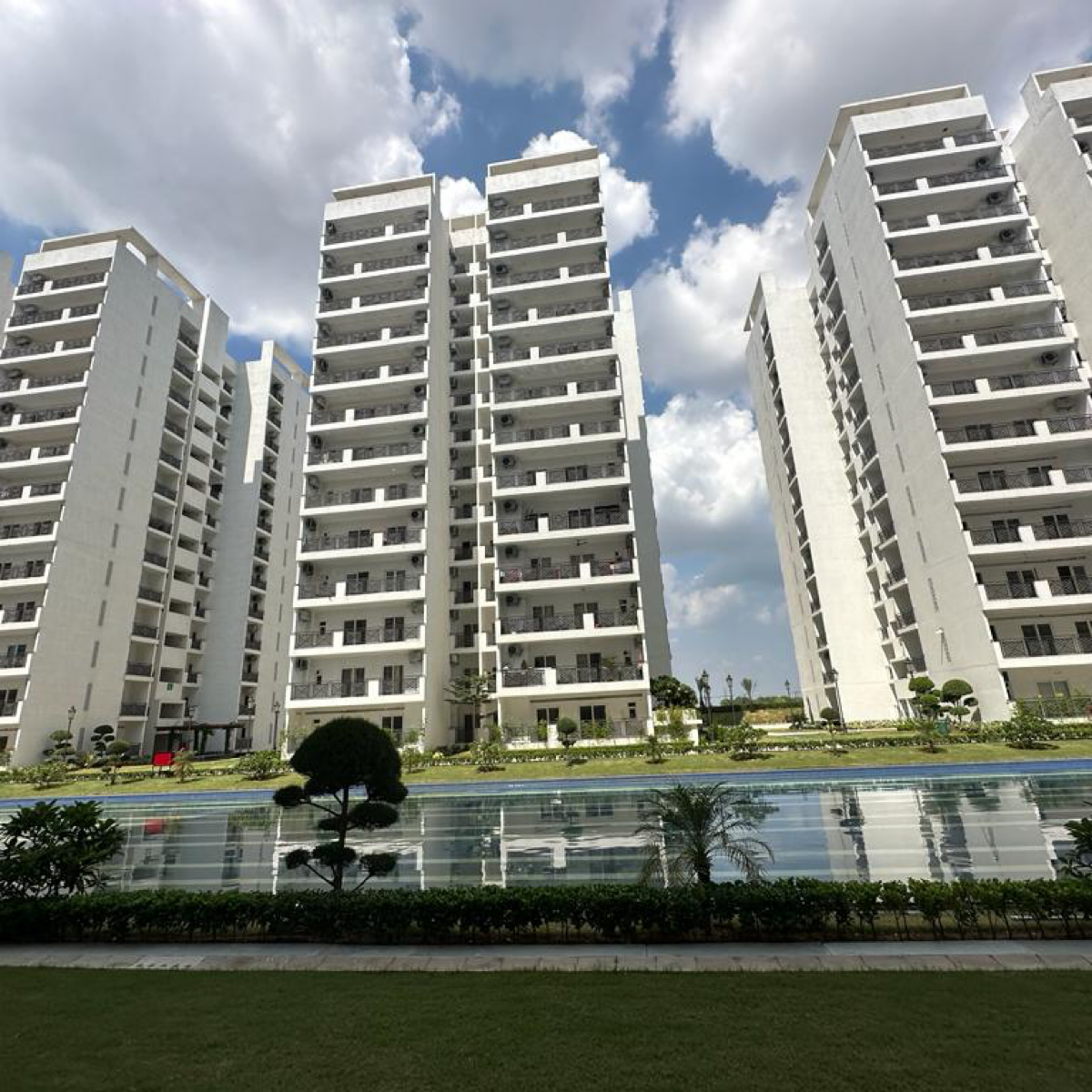Rental 3 Bedroom 1789 Sq.Ft. Apartment in Central Park Flower Valley ...