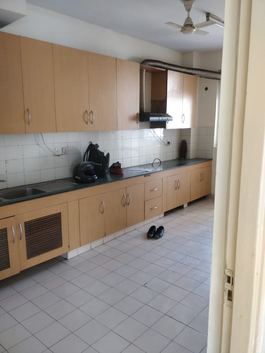 Rental 4 Bedroom 2368 Sq.Ft. Apartment in DLF Trinity Towers, Dlf Phase ...