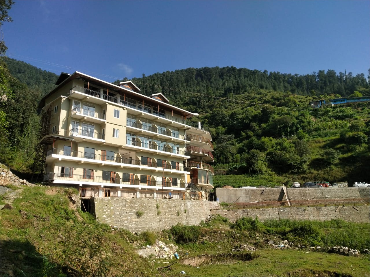 Resale 6+ Bedroom 8000 Sq.Ft. Independent House in New Shimla Shimla ...