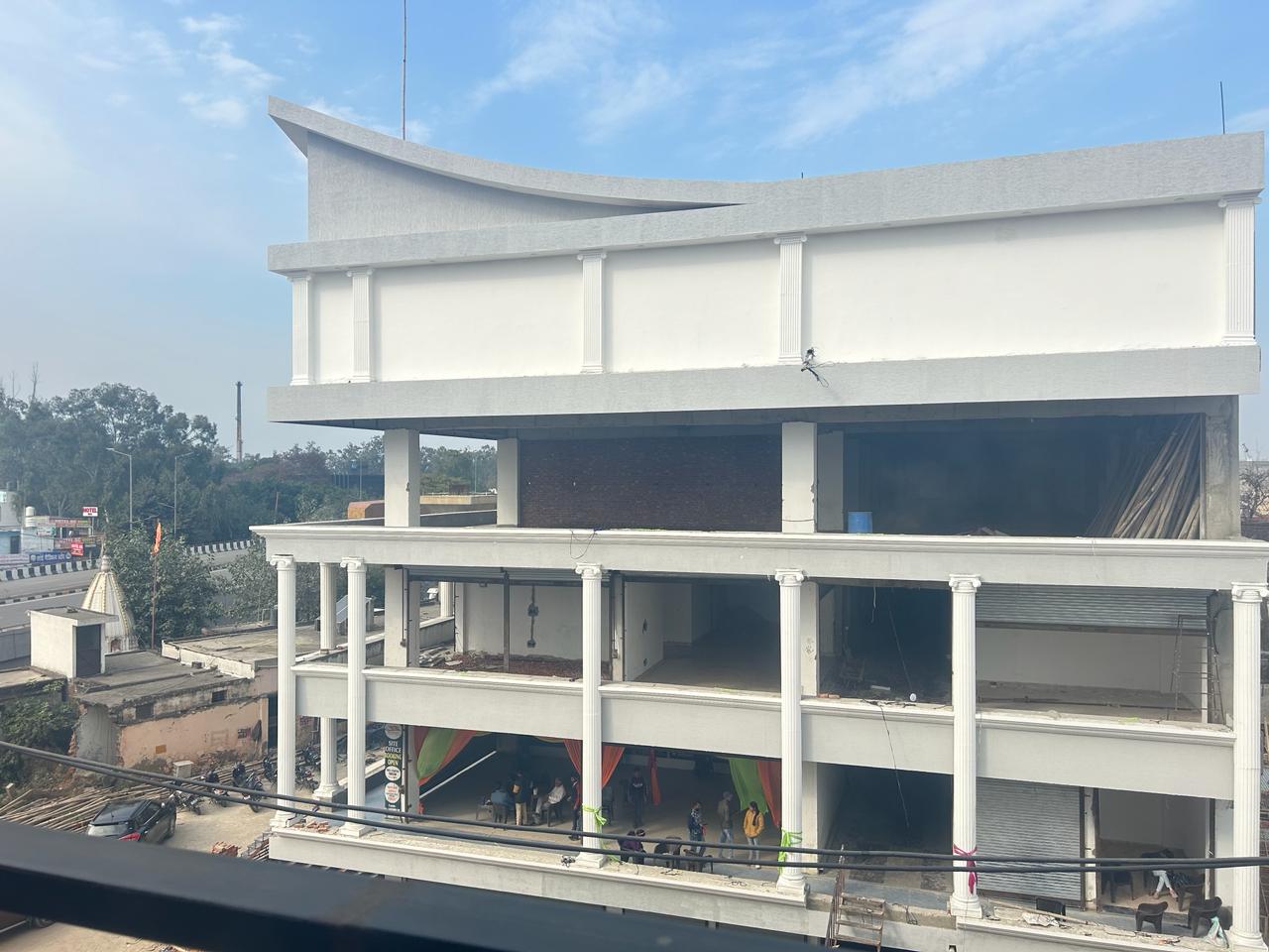 Resale Commercial Shop 100 Sq.Ft. in Modipuram Meerut - 6469875