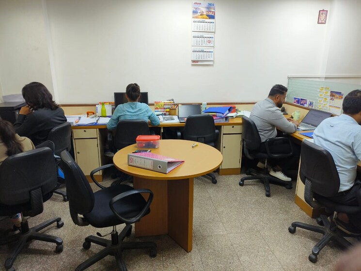 Rental Commercial Office Space 550 Sq.Ft. in New India Navkar Chambers ...