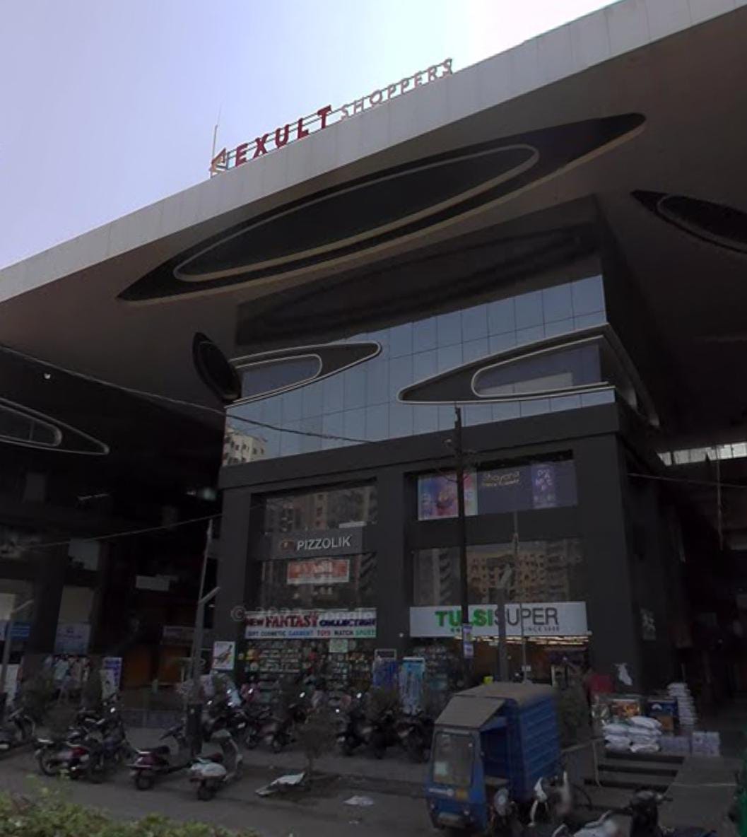 Resale Commercial Shop 400 Sq.Ft. in Vesu Surat - 6577768