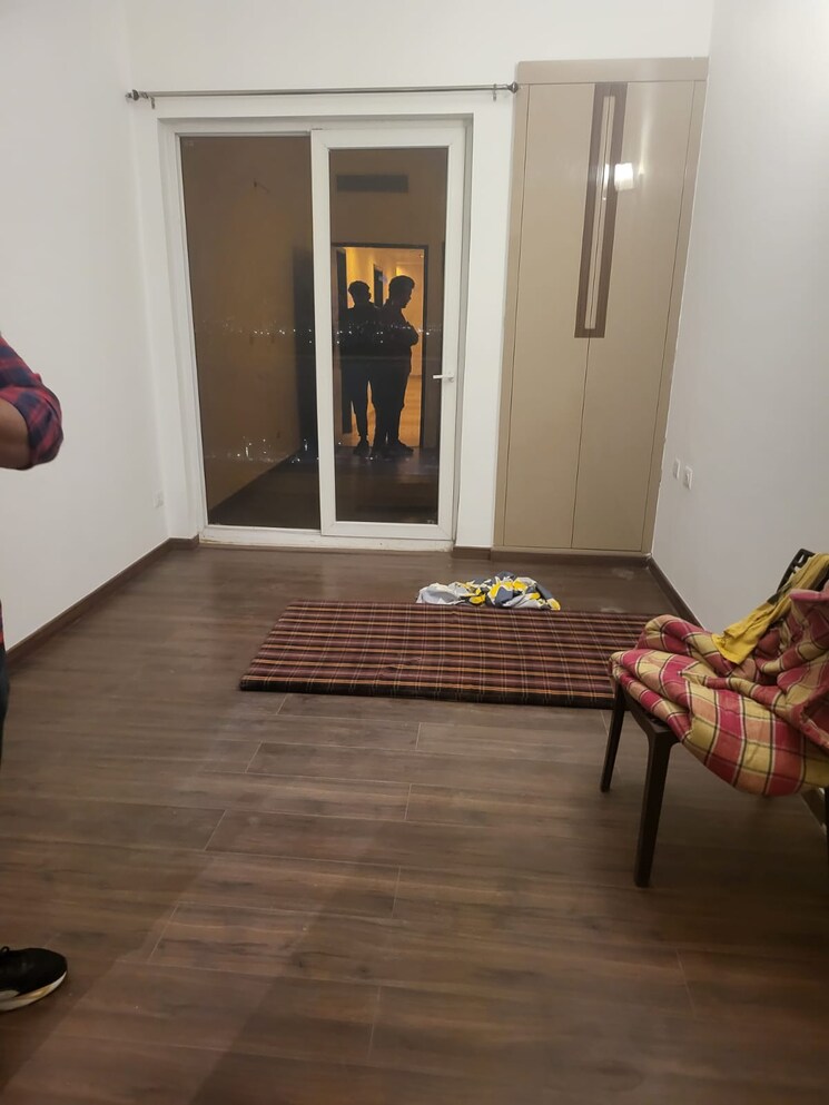 Rental 3 Bedroom 2105 Sq.Ft. Apartment in Supertech Supernova Astralis ...