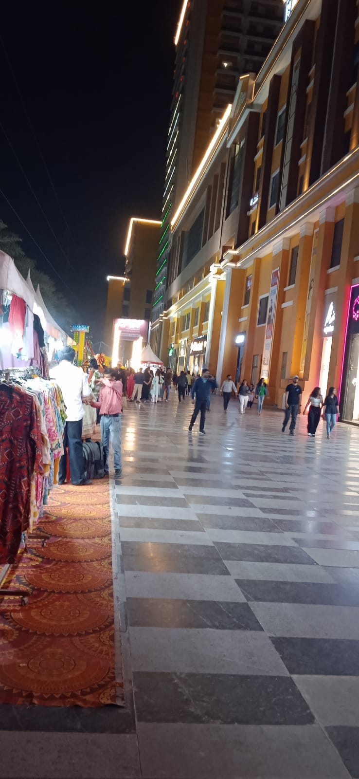 Rental Commercial Shop 245 Sq.Ft. in Spectrum@Metro, Sector 75 Noida ...