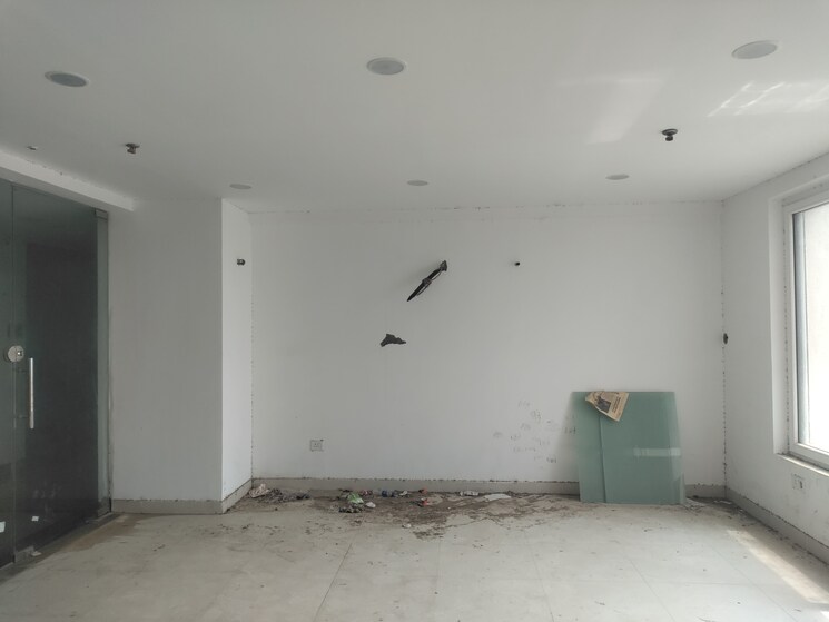 Resale Commercial Office Space 500 Sq.Ft. in Omaxe Sun, Sector 79 ...