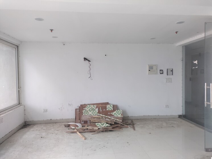 Resale Commercial Office Space 500 Sq.Ft. in Omaxe Sun, Sector 79 ...