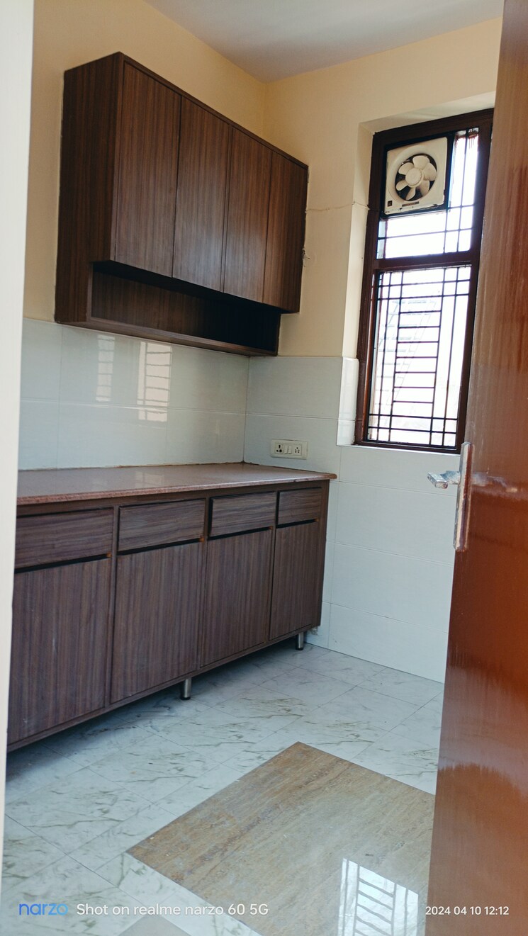 Rental 5 Bedroom 162 Sq.Mt. Villa in Sector 50 Noida - 6762606