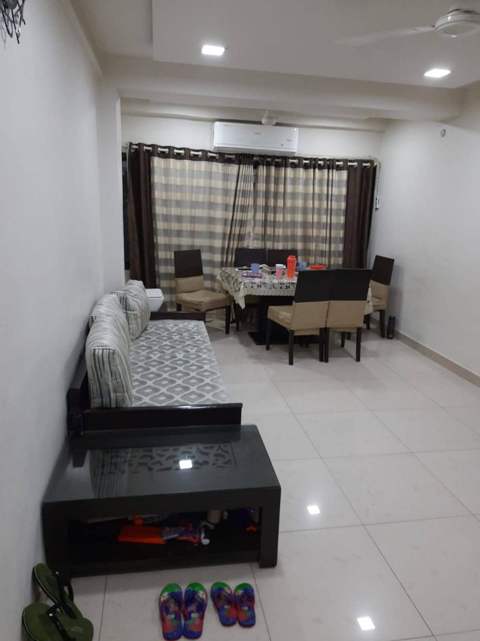 Rental 1 Bedroom 250 Sq.Ft. Apartment in Vile Parle West Mumbai - 7472174