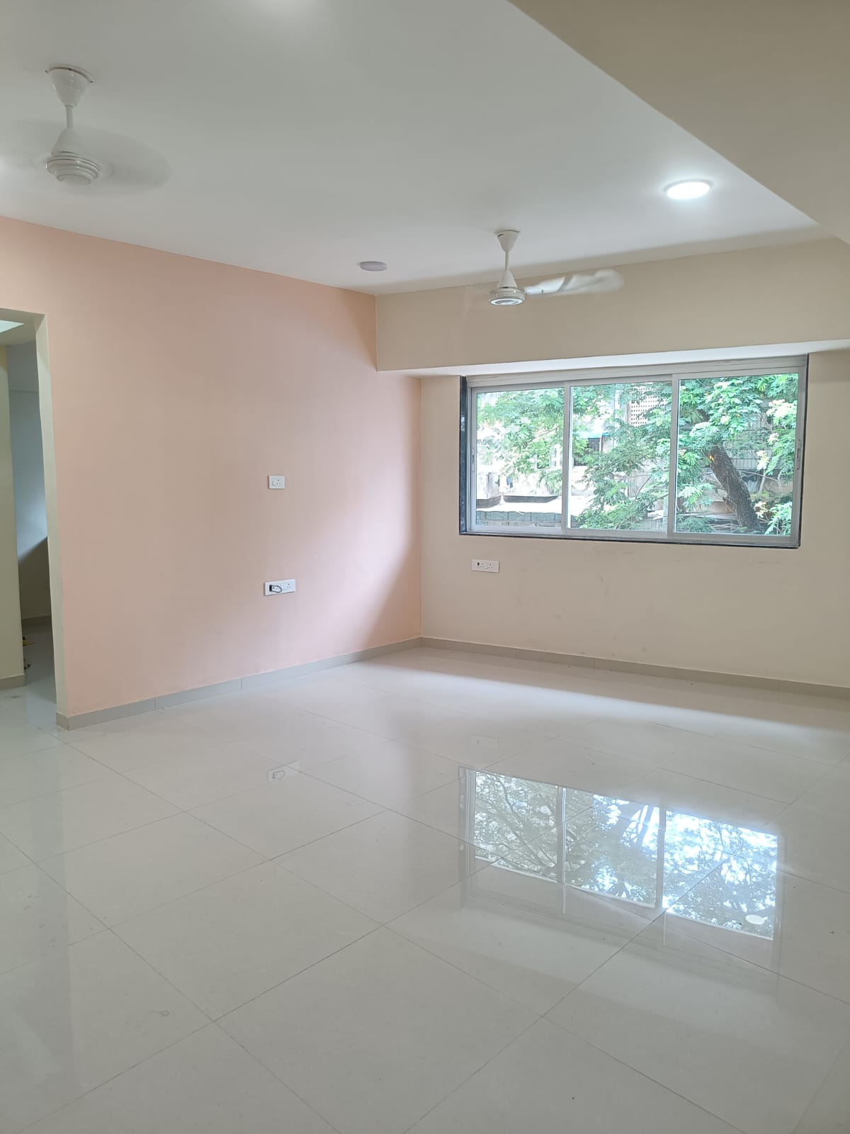 Rental 3 Bedroom 1200 Sq.Ft. Apartment in Khar West Mumbai - 7714762