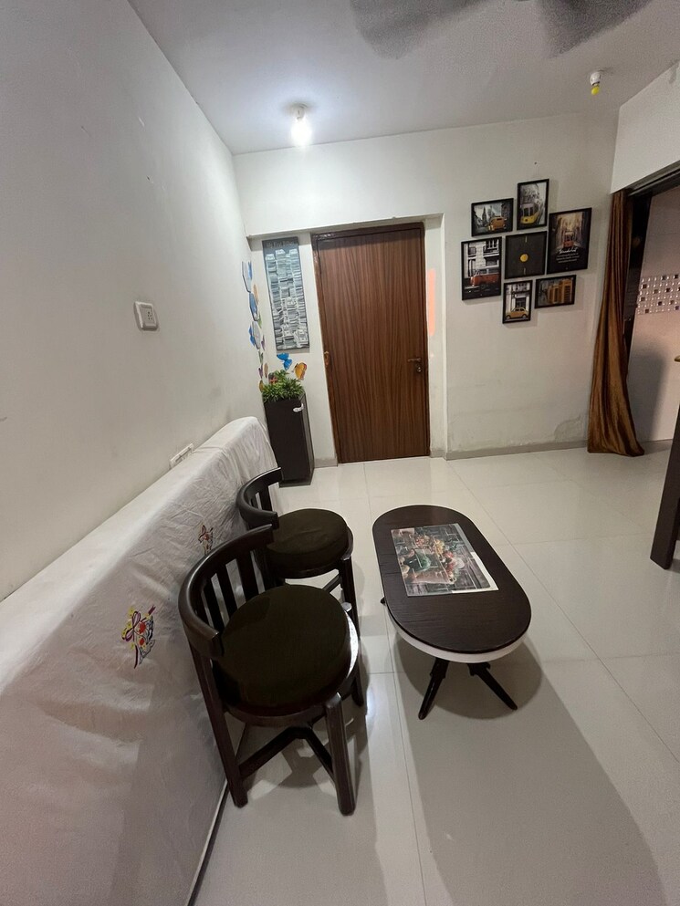 Rental 2 Bedroom 1020 Sq.Ft. Apartment in Lajpat Nagar Delhi - 7080159