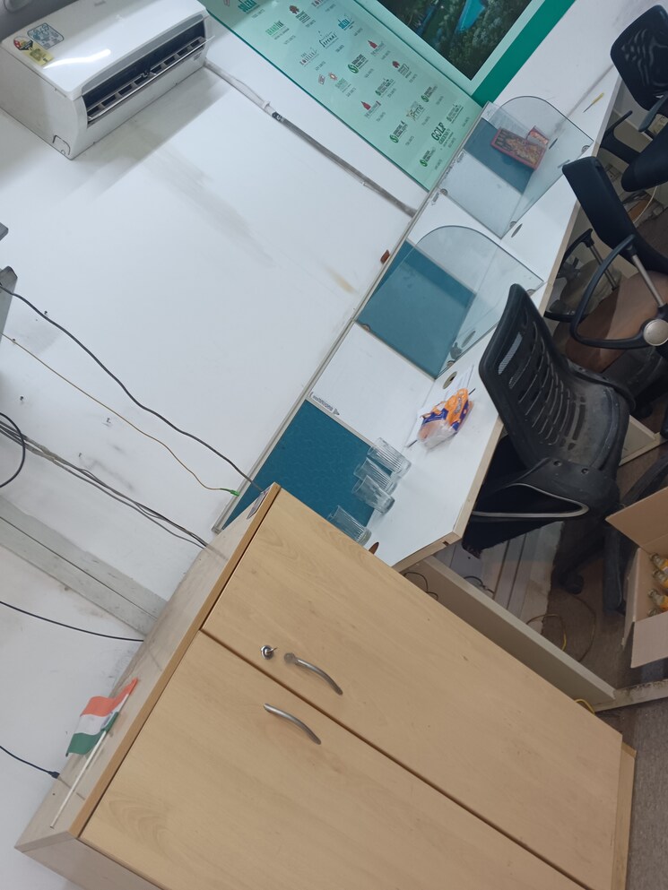 Rental Commercial Office Space 1500 Sq.Ft. in Universal Trade Tower ...