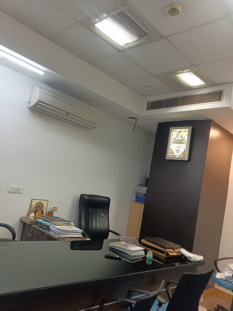 Rental Commercial Office Space 1500 Sq.Ft. in Universal Trade Tower ...