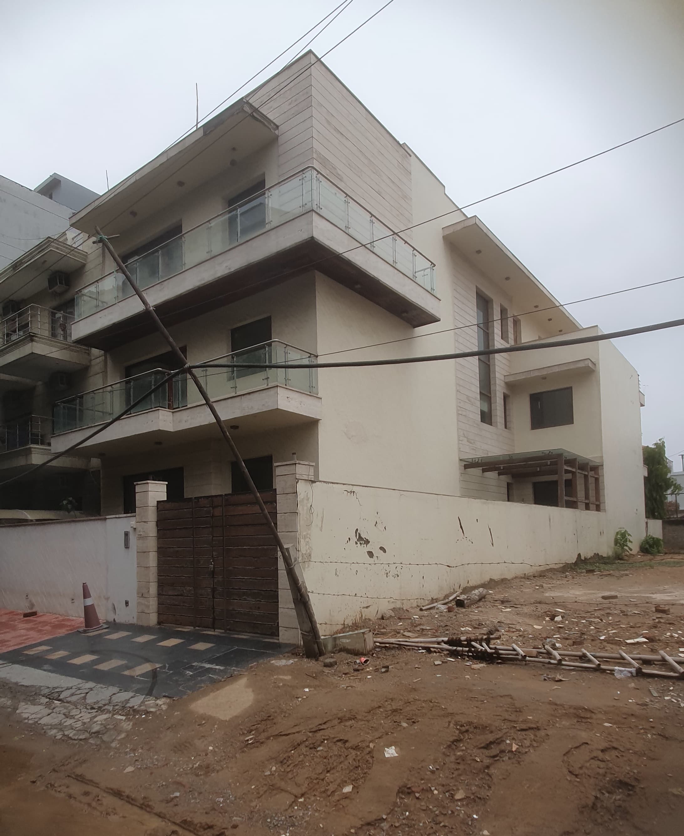 187+ Independent House near I Bambini School, DLF Phase I, Gurgaon for Sale
