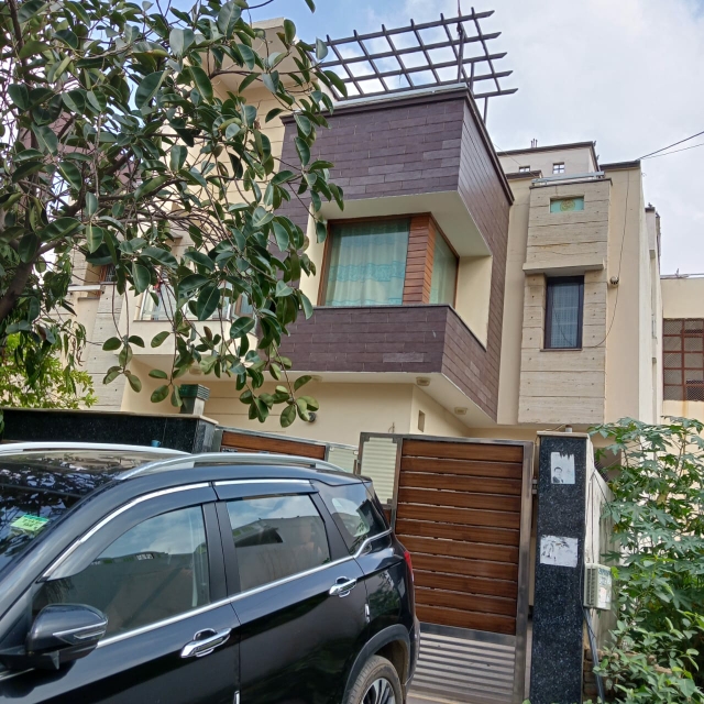 Resale 6+ Bedroom 350 Sq.Mt. Independent House in Vasundhara Sector 5 Ghaziabad - 7332528