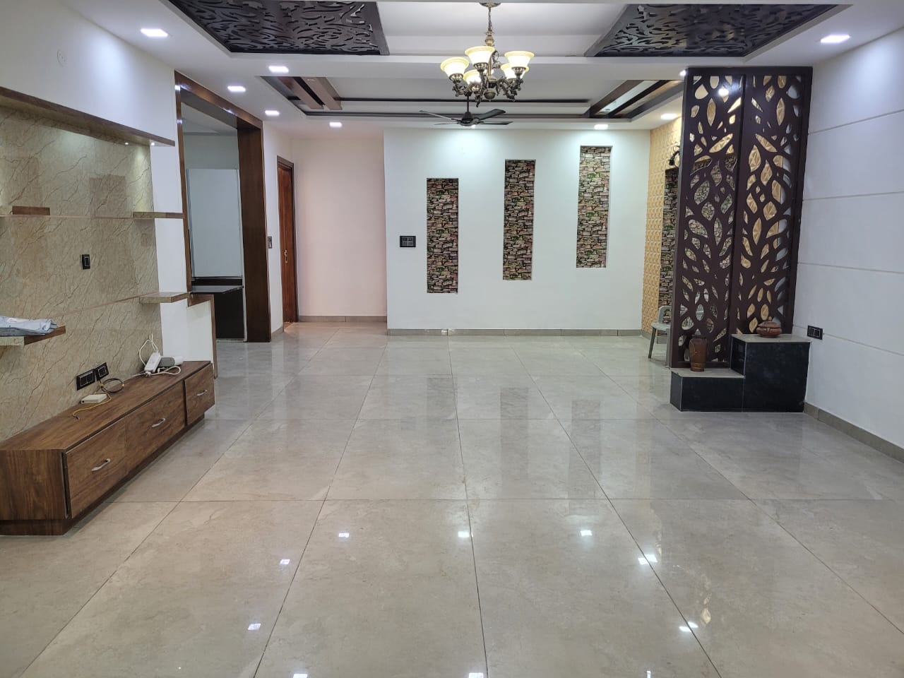 Resale 4 Bedroom 3150 Sq.Ft. Builder Floor in Uptown Homes Mod Floors ...