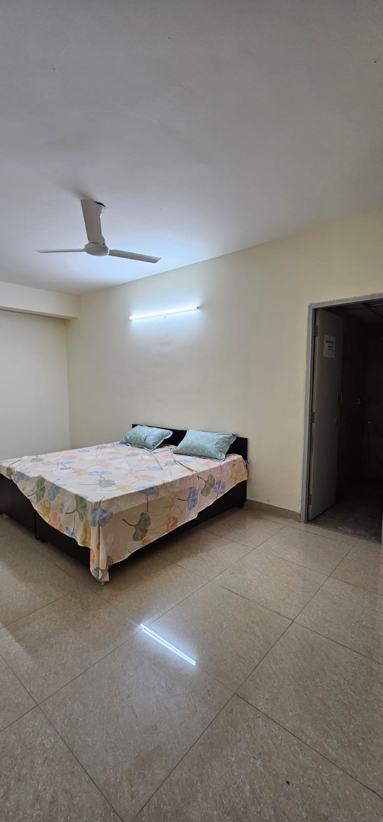 Resale 3 Bedroom 2400 Sq.Ft. Apartment in DDA Flats Sector 19B Dwarka ...