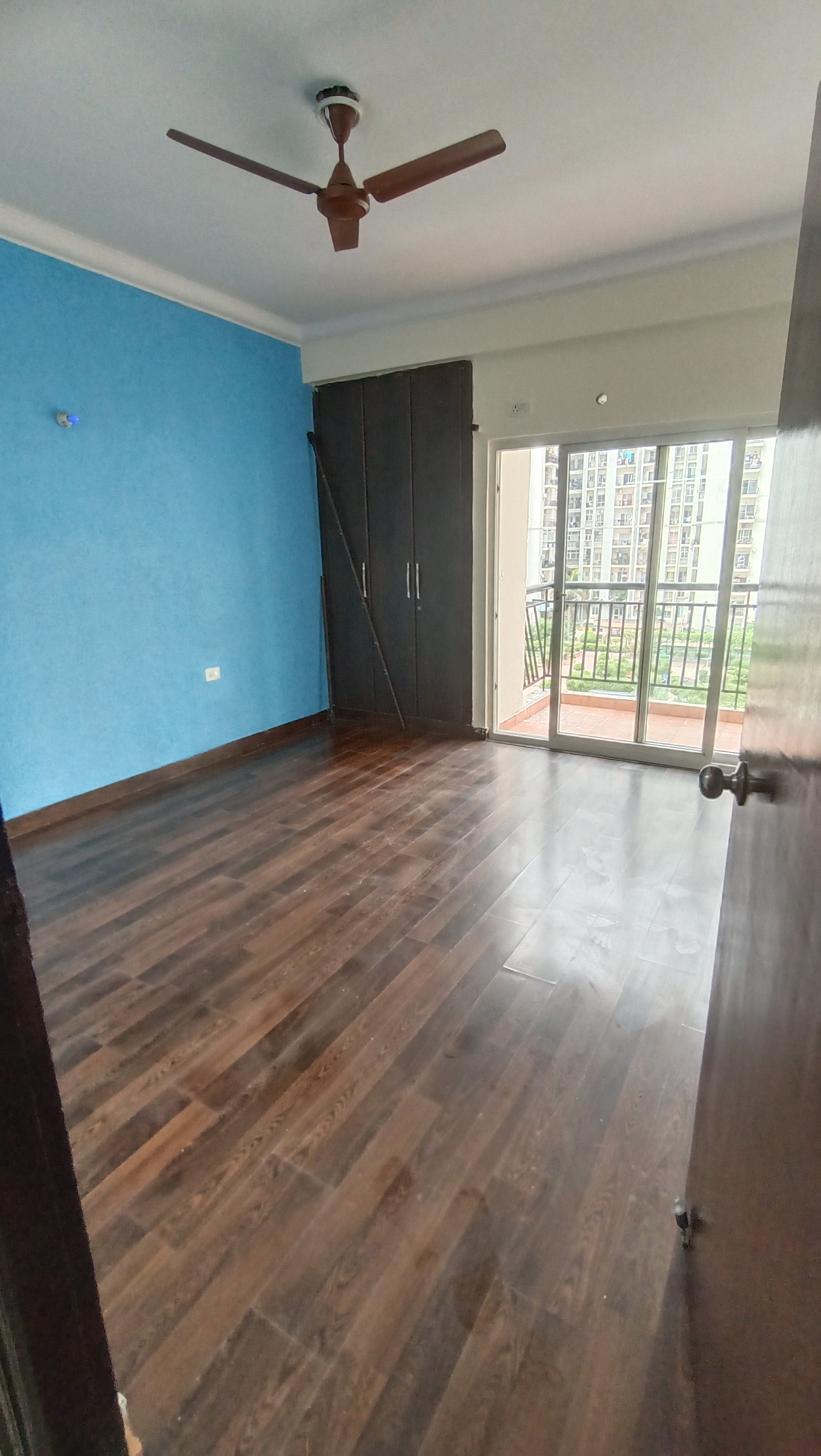 Rental 3 Bedroom 1480 Sq.Ft. Apartment in Antriksh Golf View, Sector 78 ...