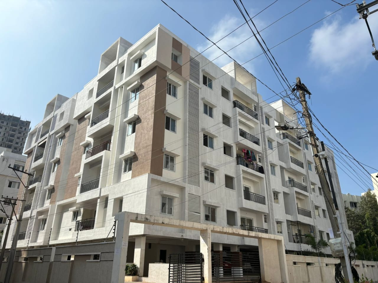 Resale 3 Bedroom 1695 Sq.Ft. Apartment in Mahathi Jaswitha Cyber ...