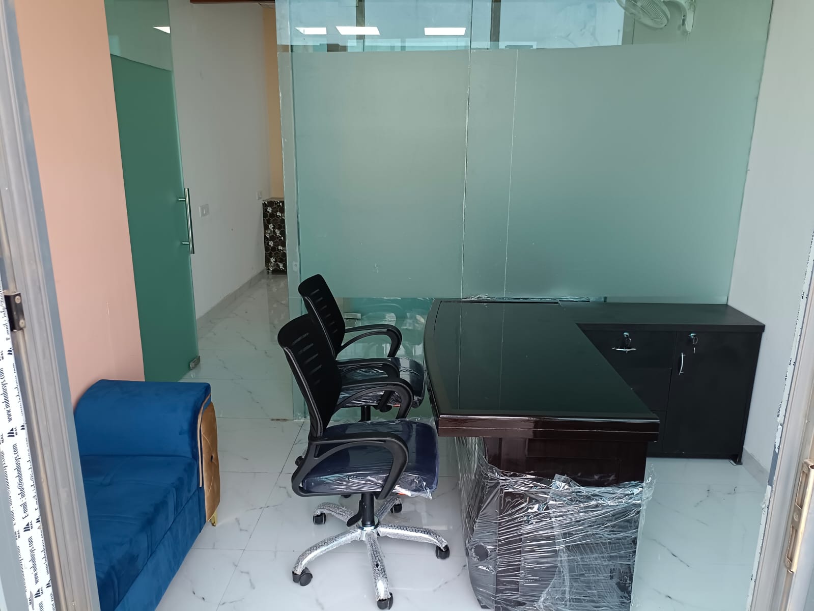 Rental Commercial Office Space 550 Sq.Ft. in Gaur City Center, Noida ...