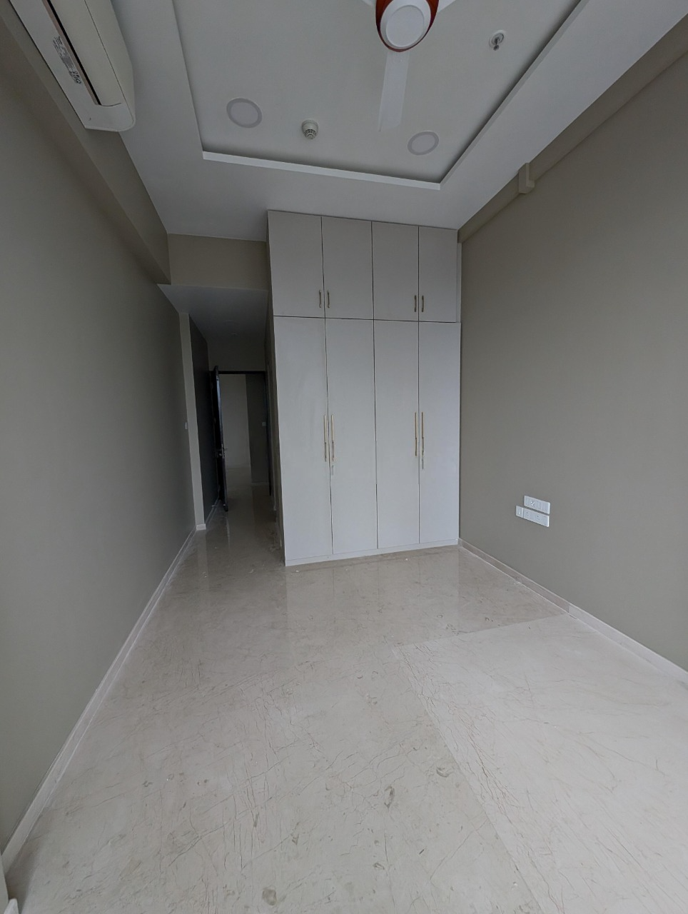Rental 4 Bedroom 2097 Sq.Ft. Apartment in Kohinoor Square Altissimo ...