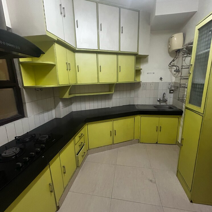 Rental 3.5 Bedroom 1500 Sq.Ft. Apartment in Unitech South City Heights ...