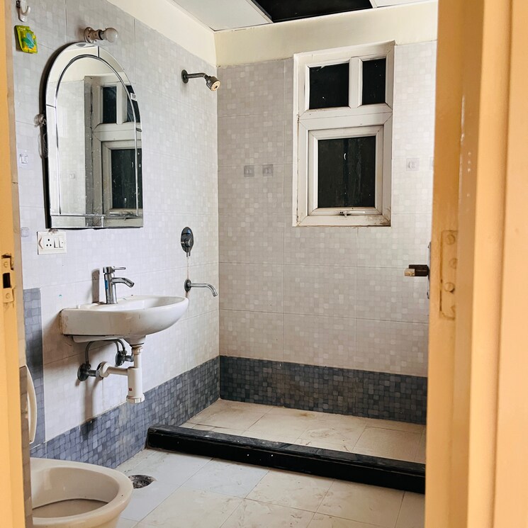 Rental 3 Bedroom 2145 Sq.Ft. Apartment in Corona Optus, Basai Enclave 2 ...