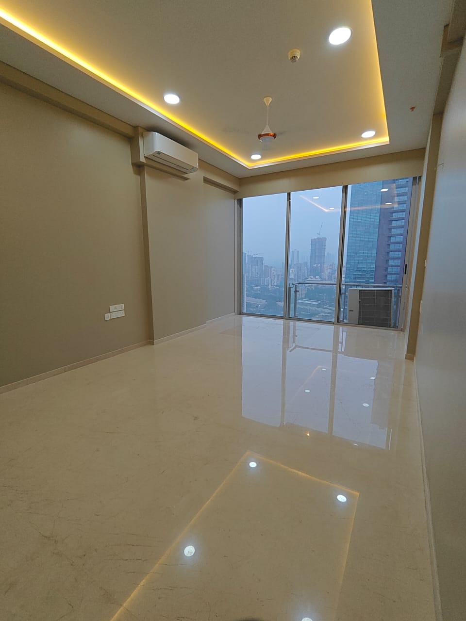 Rental 4 Bedroom 1900 Sq.Ft. Apartment in Kohinoor Square Altissimo ...