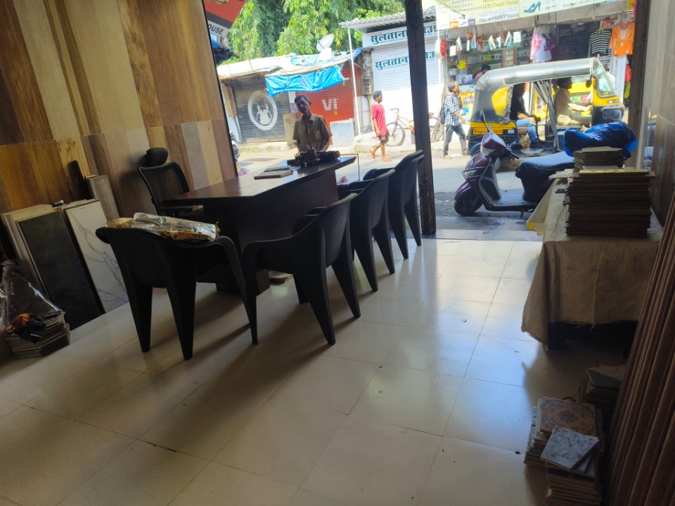 Rental Commercial Shop 300 Sq.Ft. in Bandra East Mumbai - 7685279