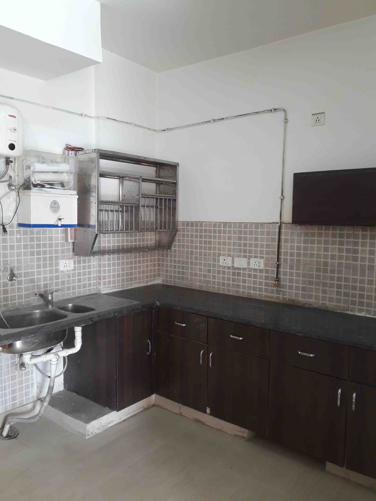 Rental 2 Bedroom 915 Sq.Ft. Apartment in Nimbus The Hyde park, Sector ...