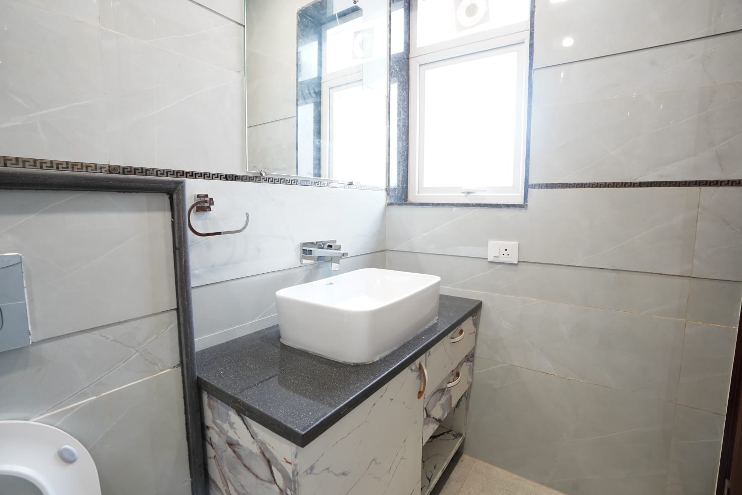 Rental 1 RK 328 Sq.Ft. Independent House in Unitech Arcadia, South City ...