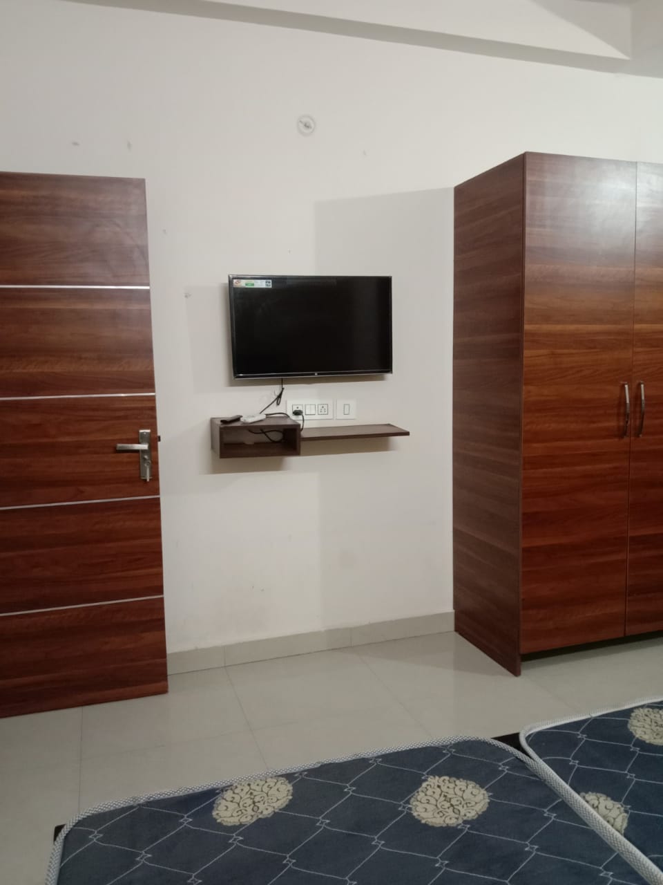 Rental 1 RK 325 Sq.Ft. Independent House in Unitech Arcadia, South City 2 Gurgaon - 7820676