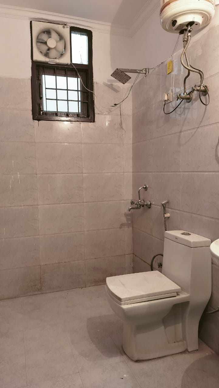 Rental 1 RK 300 Sq.Ft. Builder Floor in Freedom Fighters Enclave Delhi ...