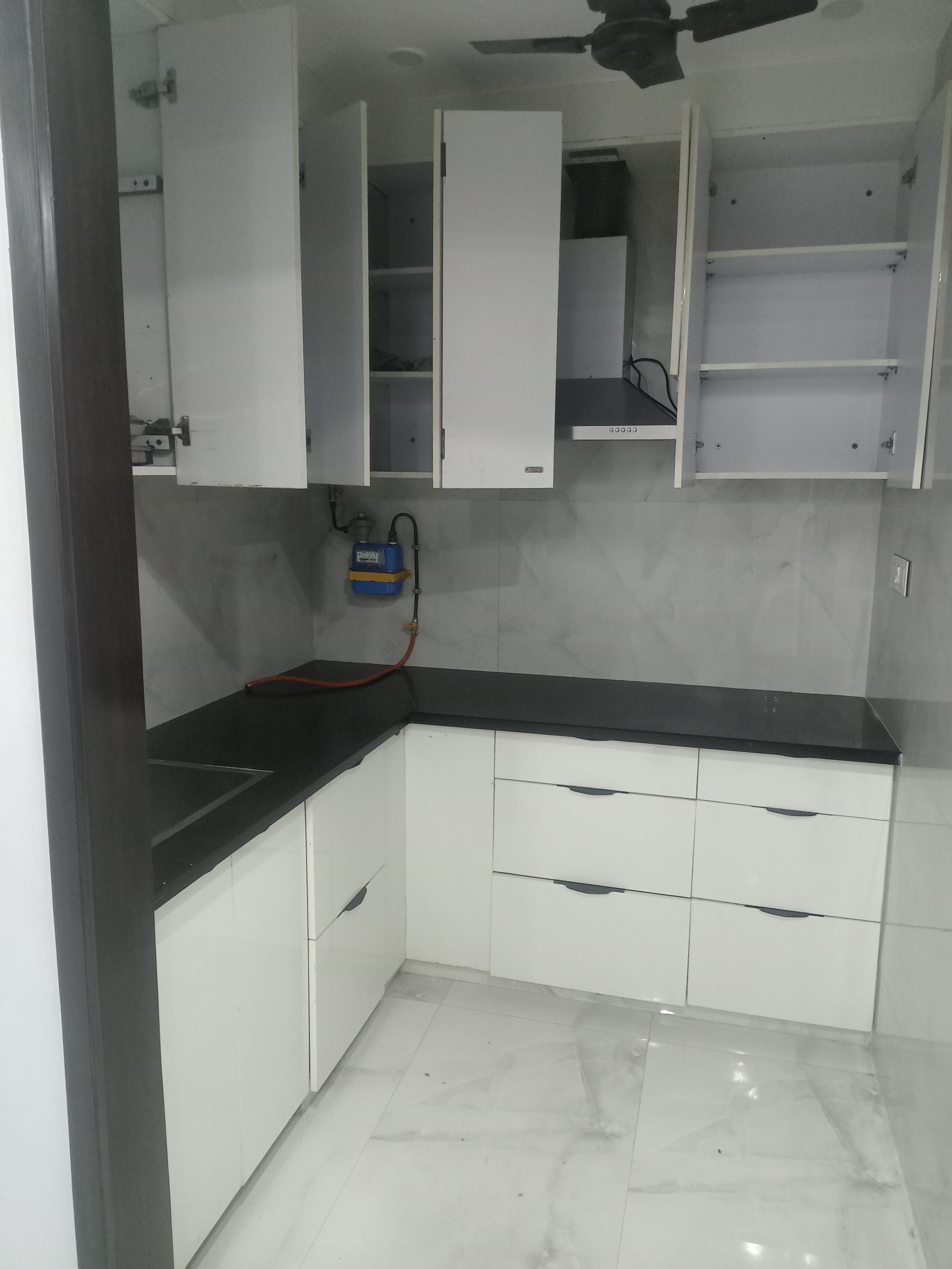 Rental 2 Bedroom 650 Sq.Ft. Apartment in Maa Shakti Apartments, Paschim ...