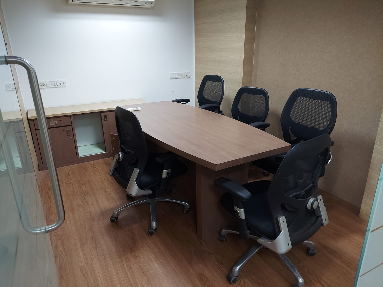 Rental Commercial Office Space 1000 Sq.Ft. in Omkar The Summit Business ...
