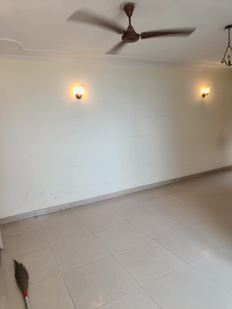 Rental 2.5 Bedroom 1450 Sq.Ft. Villa in RWA Apartments Sector 40 ...