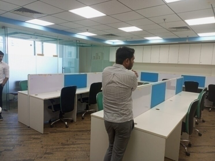 Rental Commercial Office Space 2700 Sq.Ft. in Sector 18 Gurgaon - 7979297