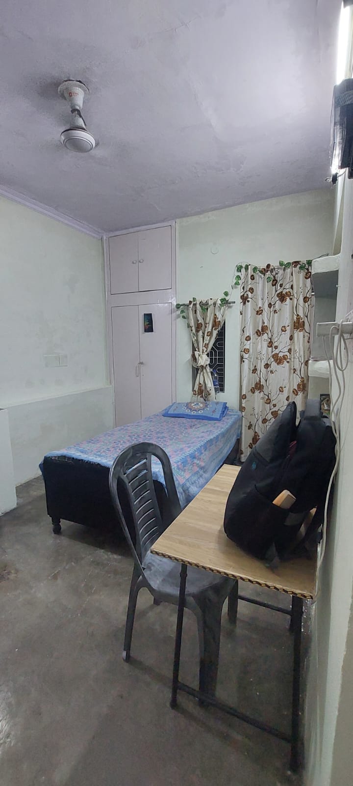 Rental 1 Bedroom 450 Sq.Ft. Independent House in RWA Apartments Sector ...