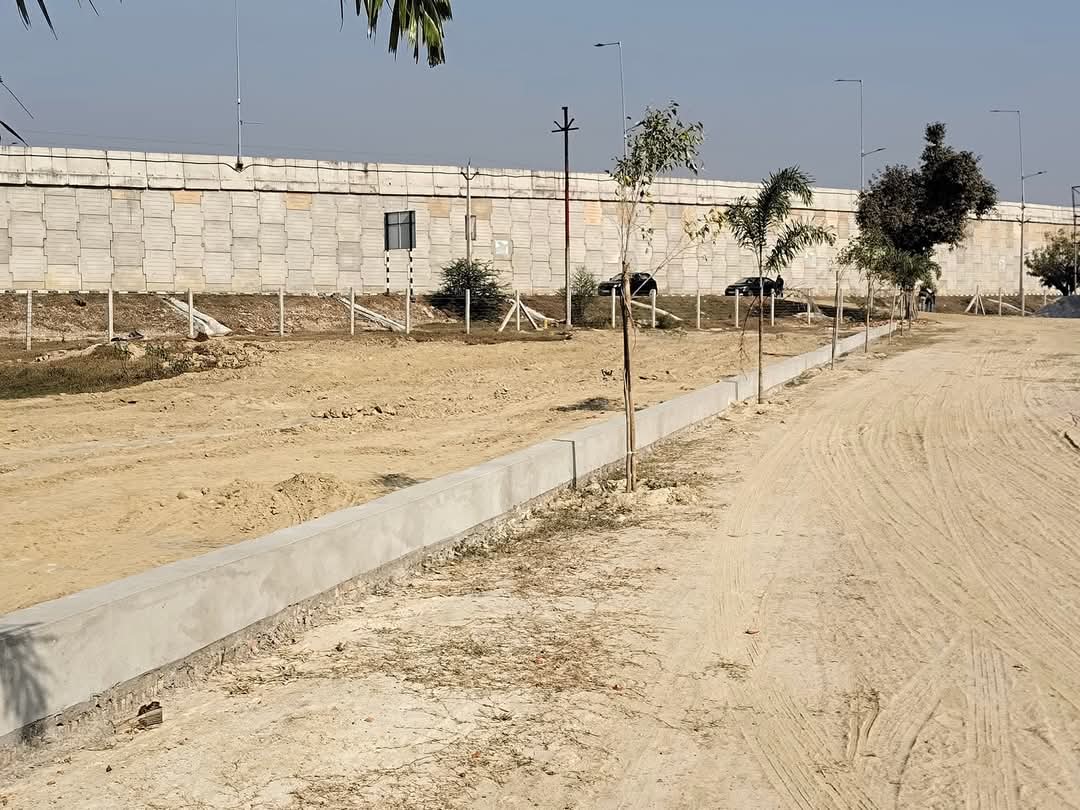 Rental Commercial Land 1000 Acre in Amar Shaheed Path Lucknow - 4447501