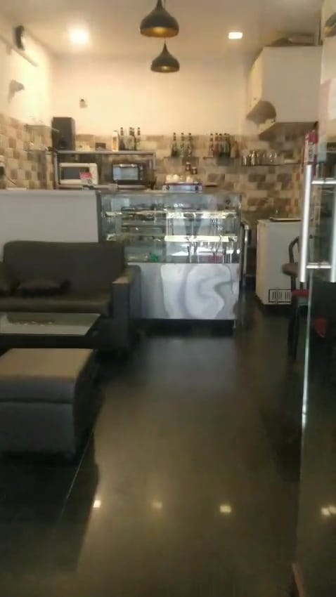 Rental Commercial Shop 300 Sq.Ft. in Andheri West Mumbai - 8003107