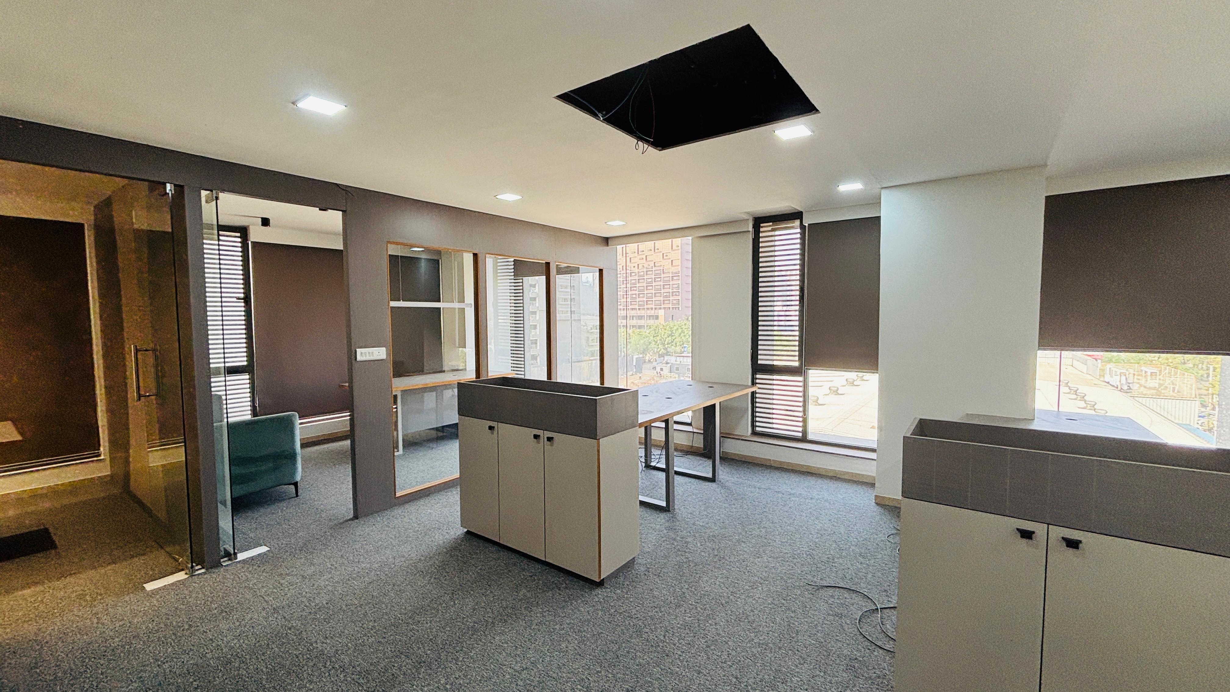 Rental Commercial Office Space 692 Sq.Ft. in Makarba Ahmedabad - 8021409